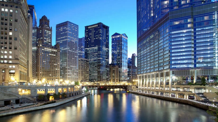 Architecture & Hidden History on Chicago River Architecture Tour